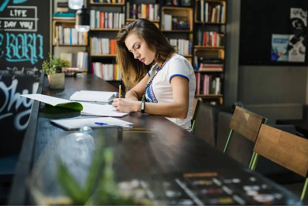 How to Writing PETAL Paragraphs for Essays: A Complete Guide